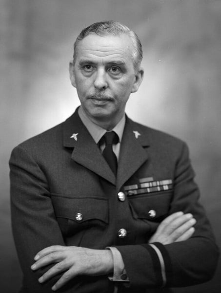 Sir George Roy Gunn Greetings Card – National Portrait Gallery Shop