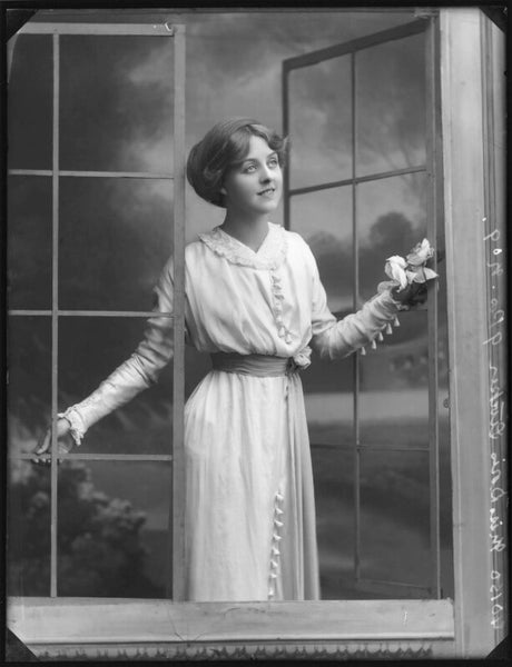Doris Stocker Portrait Print – National Portrait Gallery Shop