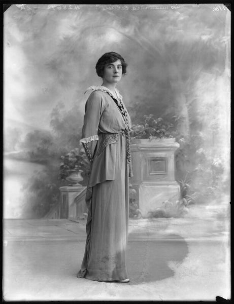 Alexandra Carlisle Greetings Card – National Portrait Gallery Shop