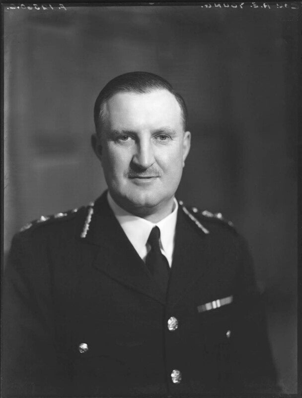 Sir Arthur Edwin Young Portrait Print – National Portrait Gallery Shop