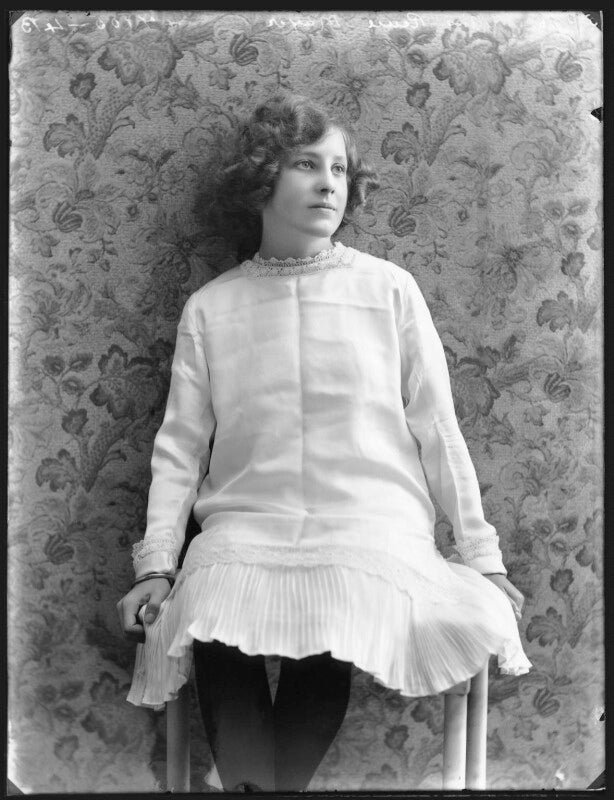 Renée Mayer Portrait Print – National Portrait Gallery Shop