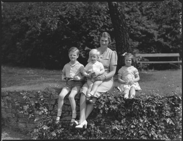 The Stockdale family Portrait Print – National Portrait Gallery Shop