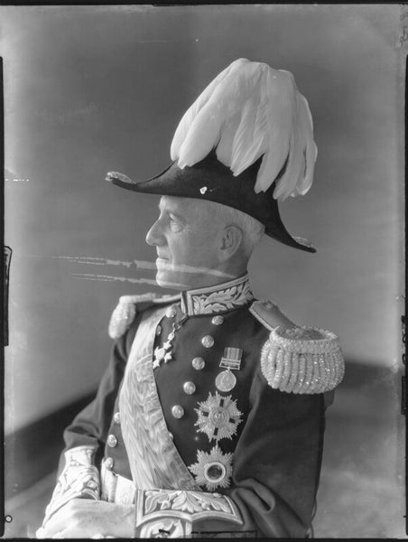 Sir (Alfred) Claud Hollis Portrait Print – National Portrait Gallery Shop