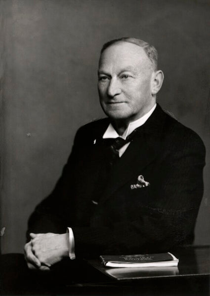 Sir Bertrand Watson Portrait Print – National Portrait Gallery Shop