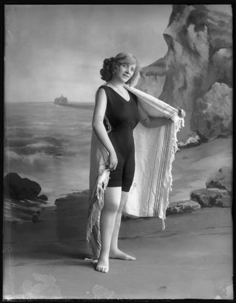 Lesla Sheldon Greetings Card – National Portrait Gallery Shop