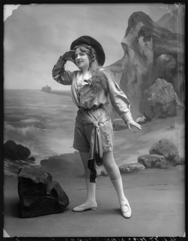 Nan Stuart Portrait Print – National Portrait Gallery Shop