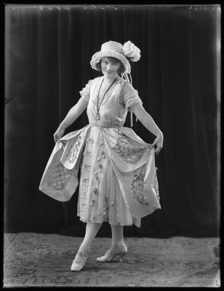 Ella Retford (Elinor Maud Dawe, née Flanagan) as Madame Jeska Greeting ...